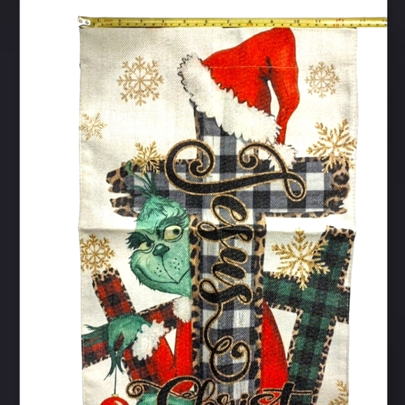 Holiday | The Grinch Hiding Behind The Cross Of Jesus Christ Garden ...